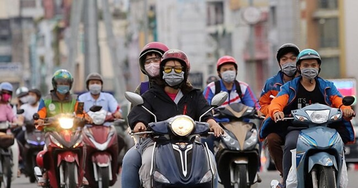 Các hành vi người đi xe máy không được làm theo Luật Trật tự an toàn ...