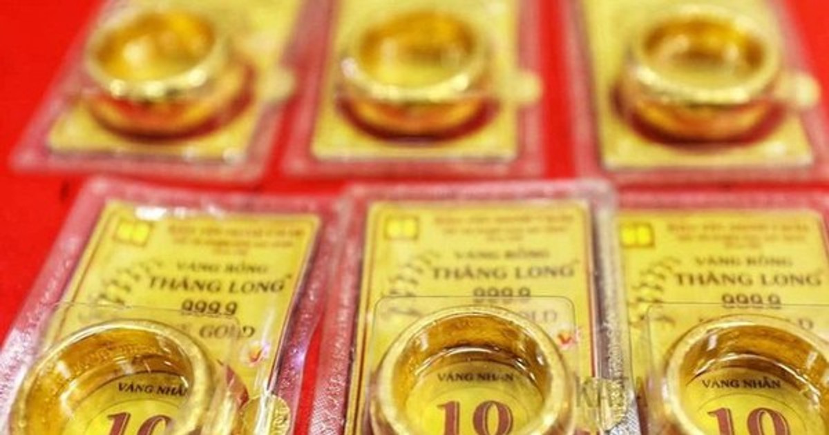 Giá vàng hôm nay 27/10/2024 đi lên, vàng trong nước neo cao