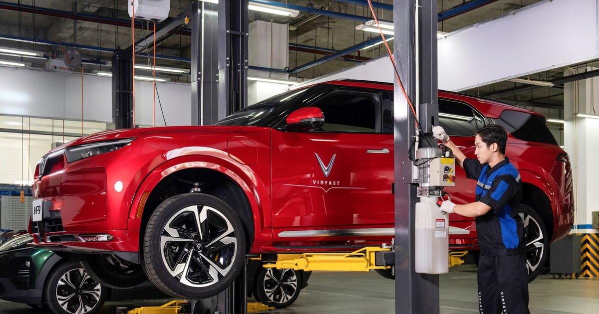 VinFast hỗ trợ khách hàng miền Bắc và miền Trung sửa chữa xe hư hỏng do ...